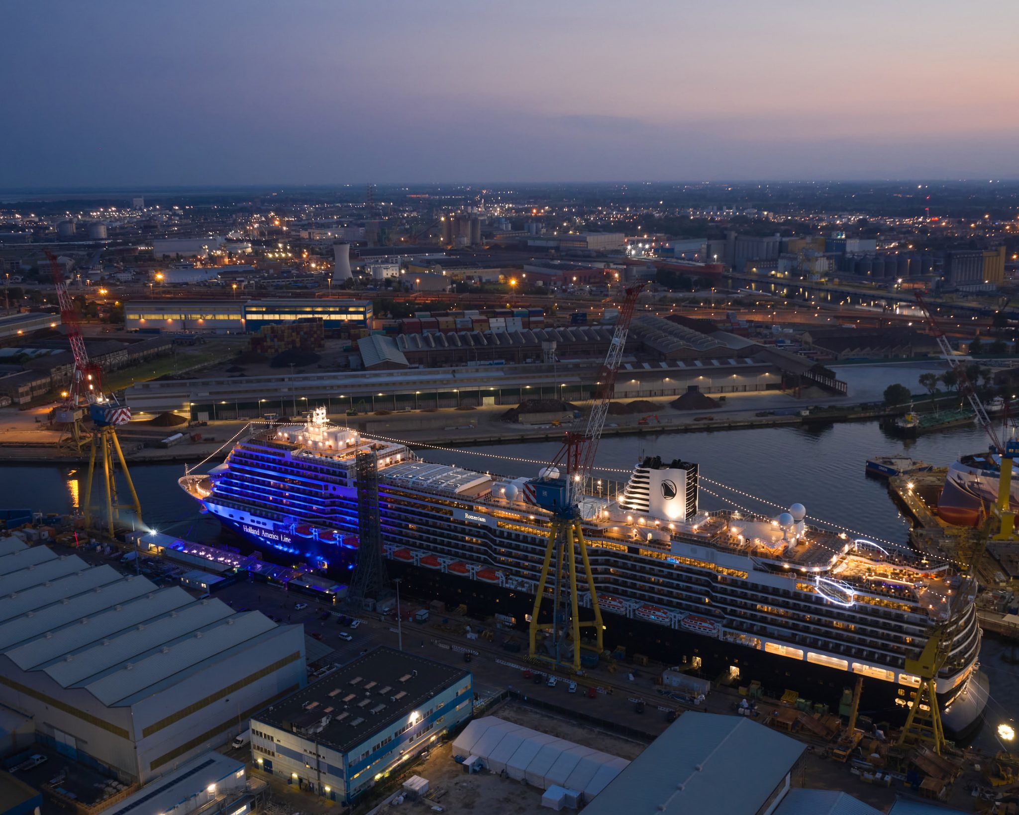 Holland America Line neemt nieuw schip Rotterdam in ontvangst van ...